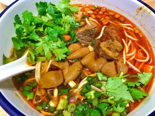 肥肠面怎么做好吃_肥肠面做法详细步骤-第1张图片-山城妙识 肥肠面怎么做好吃_肥肠面做法详细步骤-第1张图片-山城妙识