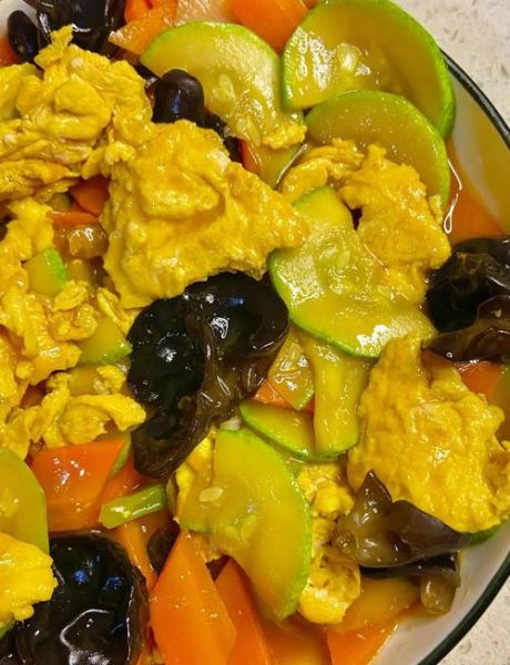 西葫芦炒鸡蛋木耳怎么做_西葫芦炒鸡蛋木耳热量高吗-第1张图片-山城妙识