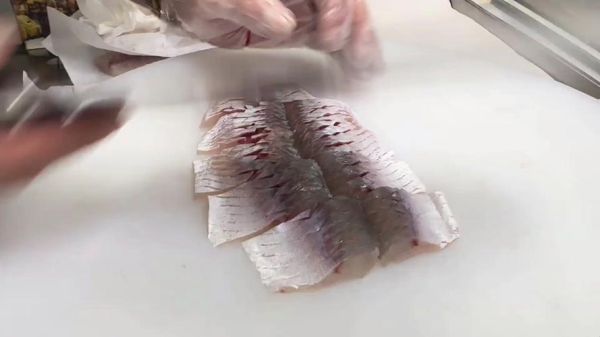 生鱼片怎么切_生鱼片怎么处理才安全-第2张图片-山城妙识