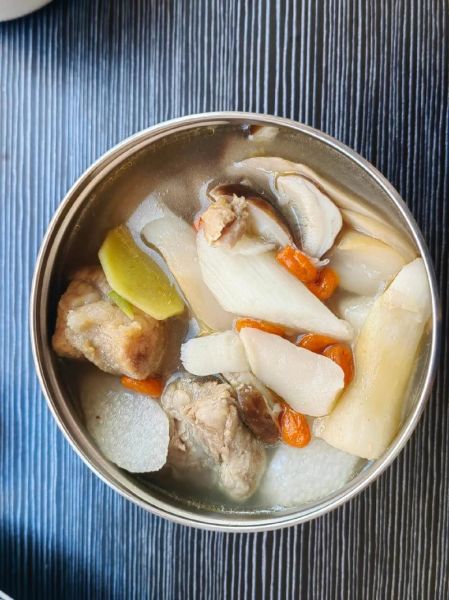 松茸排骨汤怎么做_松茸排骨汤怎么炖才鲜-第1张图片-山城妙识 松茸排骨汤怎么做_松茸排骨汤怎么炖才鲜-第1张图片-山城妙识