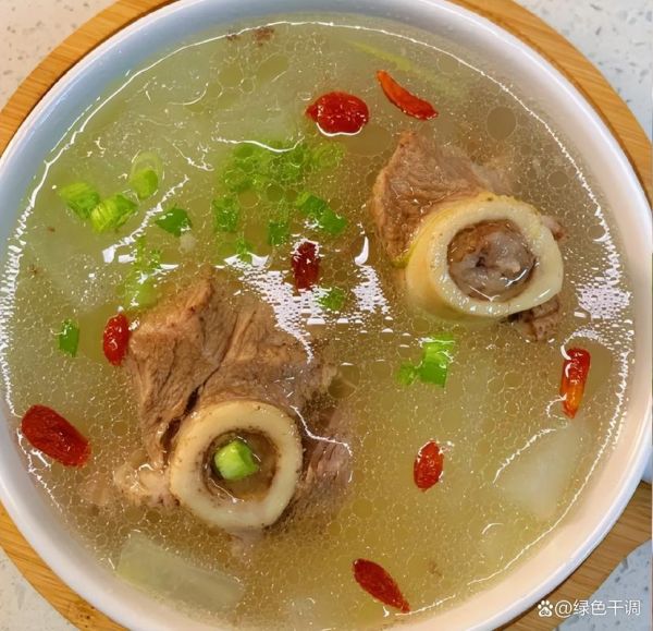 清炖大骨头汤怎么做好吃又好喝_清炖大骨头汤放什么调料-第2张图片-山城妙识