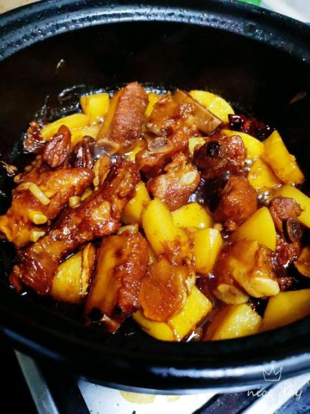 土豆炖排骨怎么做_家常土豆炖排骨视频教程-第1张图片-山城妙识