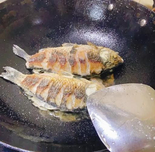 孕妇鲫鱼汤怎么做_孕妇鲫鱼汤的做法步骤-第2张图片-山城妙识