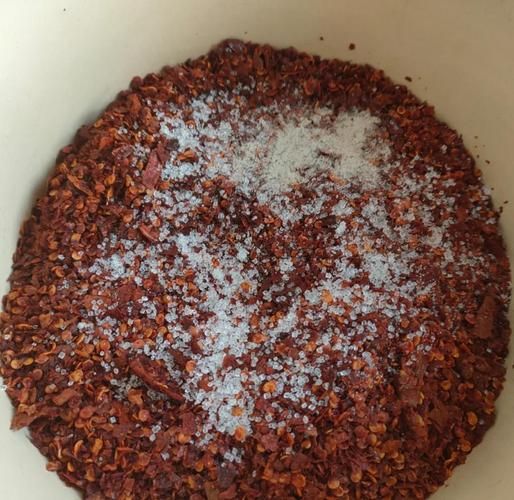 炸辣椒油怎么做_辣椒油不糊的秘诀-第1张图片-山城妙识 炸辣椒油怎么做_辣椒油不糊的秘诀-第1张图片-山城妙识