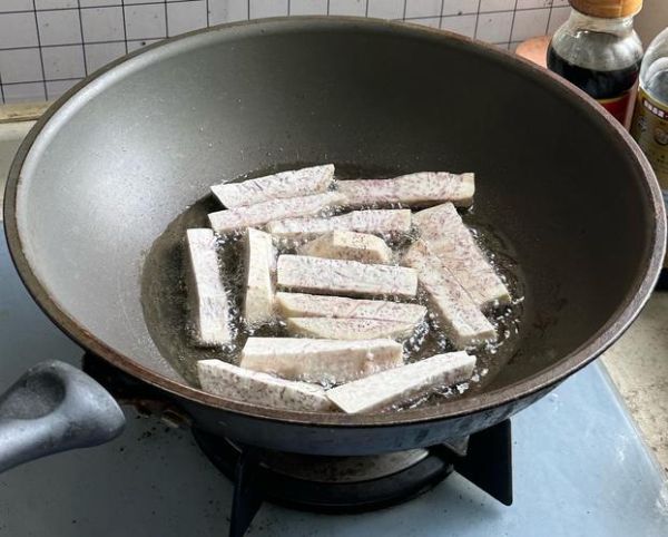 炸芋头怎么做才酥脆_炸芋头要不要先焯水-第1张图片-山城妙识 炸芋头怎么做才酥脆_炸芋头要不要先焯水-第1张图片-山城妙识