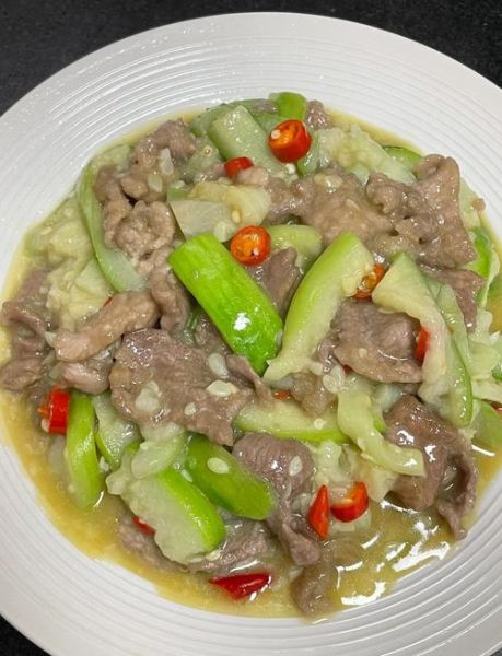 丝瓜炒肉怎么做_丝瓜炒肉的家常做法-第1张图片-山城妙识