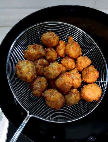 炸肉丸怎么做才酥脆_炸肉丸用什么肉最好-第3张图片-山城妙识