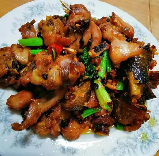 干煸鸡块怎么做才外酥里嫩_干煸鸡块用鸡腿还是鸡胸-第2张图片-山城妙识