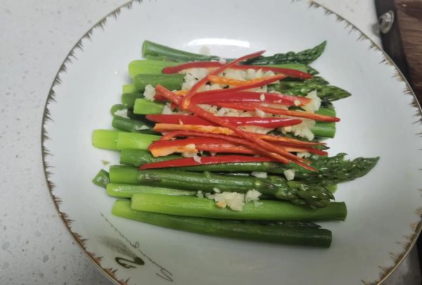 芦笋要去皮吗_芦笋做菜前怎么处理-第1张图片-山城妙识 芦笋要去皮吗_芦笋做菜前怎么处理-第1张图片-山城妙识