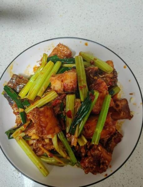 腊鱼怎么炒好吃_腊鱼炒之前要焯水吗-第1张图片-山城妙识 腊鱼怎么炒好吃_腊鱼炒之前要焯水吗-第1张图片-山城妙识