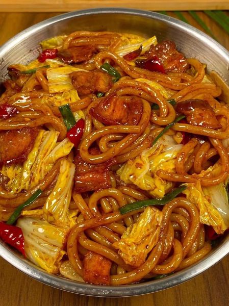 红烧肉炖粉条怎么做_家常做法步骤详解-第2张图片-山城妙识 红烧肉炖粉条怎么做_家常做法步骤详解-第2张图片-山城妙识