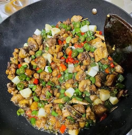 爆炒三黄鸡怎么做_三黄鸡炒多久才熟-第1张图片-山城妙识 爆炒三黄鸡怎么做_三黄鸡炒多久才熟-第1张图片-山城妙识