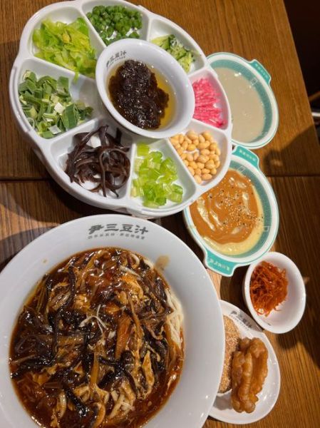 老北京炸酱面八种小菜有哪些_怎么搭配才地道-第2张图片-山城妙识 老北京炸酱面八种小菜有哪些_怎么搭配才地道-第2张图片-山城妙识