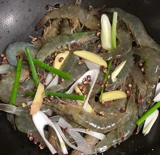 大虾煮多久能熟_水煮虾几分钟才嫩-第1张图片-山城妙识 大虾煮多久能熟_水煮虾几分钟才嫩-第1张图片-山城妙识