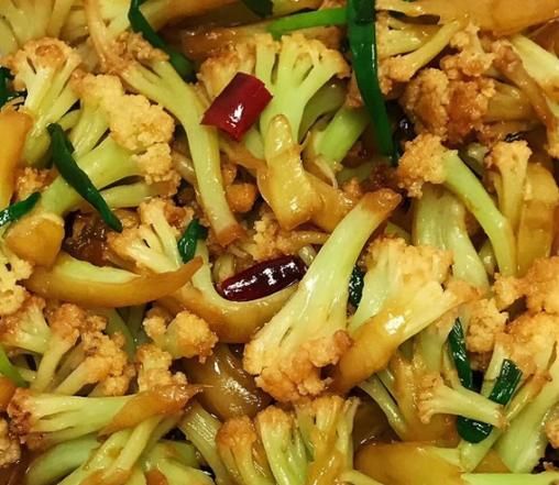 炒菜花用焯水吗_焯水几分钟-第1张图片-山城妙识