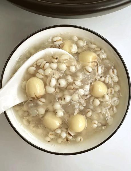 薏米莲子粥怎么做_薏米莲子粥的功效与禁忌-第1张图片-山城妙识 薏米莲子粥怎么做_薏米莲子粥的功效与禁忌-第1张图片-山城妙识