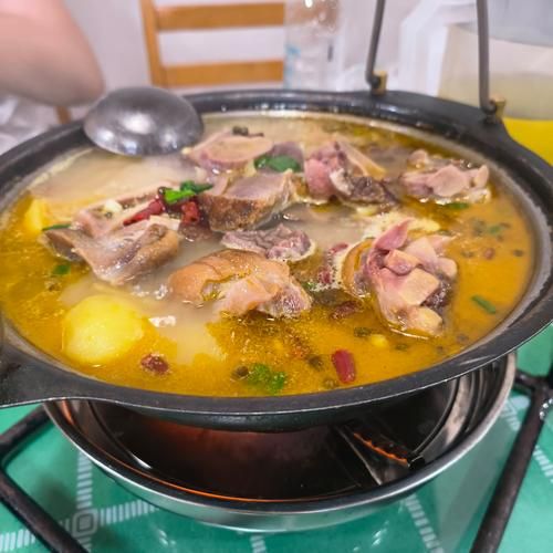 腊猪脚怎么做好吃又简单_腊猪脚高压锅做法-第1张图片-山城妙识