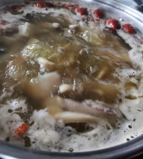 四川狗肉火锅怎么做_正宗配料有哪些-第1张图片-山城妙识 四川狗肉火锅怎么做_正宗配料有哪些-第1张图片-山城妙识