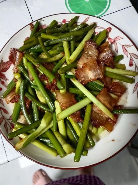 三层肉怎么炒好吃_三层肉炒什么配菜最香-第1张图片-山城妙识 三层肉怎么炒好吃_三层肉炒什么配菜最香-第1张图片-山城妙识