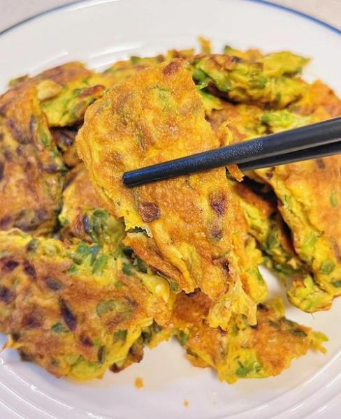 煎槐花怎么做_槐花煎蛋的做法步骤-第2张图片-山城妙识