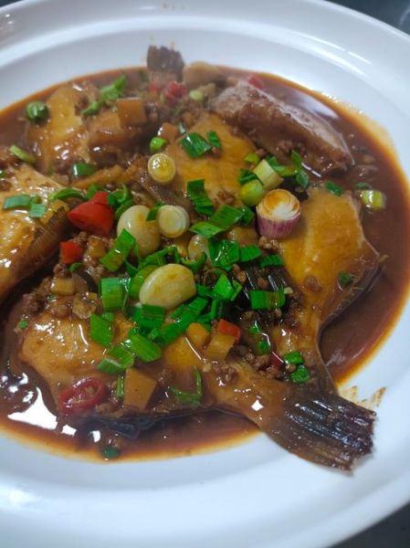 红烧剥皮鱼怎么做_红烧剥皮鱼用什么鱼最好-第3张图片-山城妙识