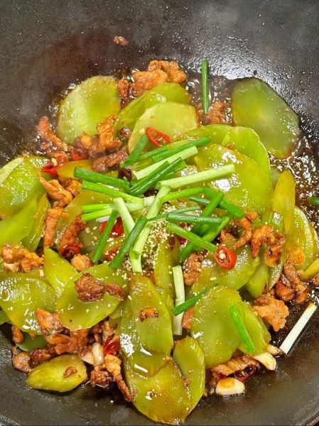 莴苣炒肉丝怎么做_莴苣炒肉丝需要焯水吗-第2张图片-山城妙识