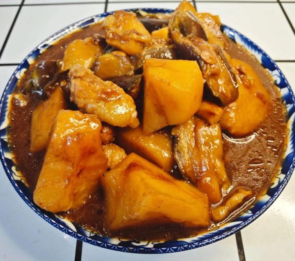 土豆茄子炖肉怎么做_土豆茄子炖肉的家常做法-第1张图片-山城妙识 土豆茄子炖肉怎么做_土豆茄子炖肉的家常做法-第1张图片-山城妙识