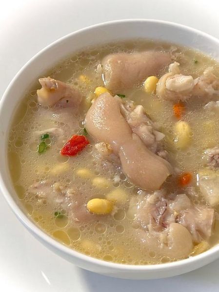 猪蹄炖黄豆真的可以丰胸吗_丰胸食物真相-第1张图片-山城妙识 猪蹄炖黄豆真的可以丰胸吗_丰胸食物真相-第1张图片-山城妙识