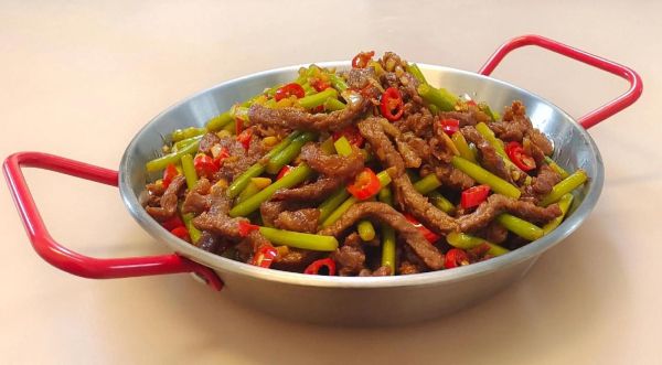 牛肉炒蒜苔怎么做_牛肉炒蒜苔用哪个部位-第2张图片-山城妙识 牛肉炒蒜苔怎么做_牛肉炒蒜苔用哪个部位-第2张图片-山城妙识