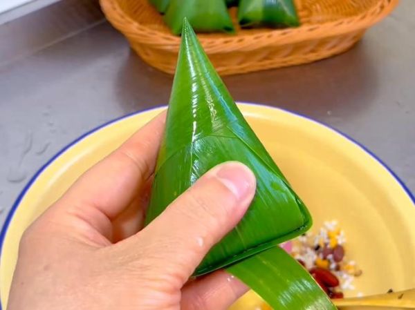 三角粽怎么包_三角粽的米要泡多久-第3张图片-山城妙识 三角粽怎么包_三角粽的米要泡多久-第3张图片-山城妙识