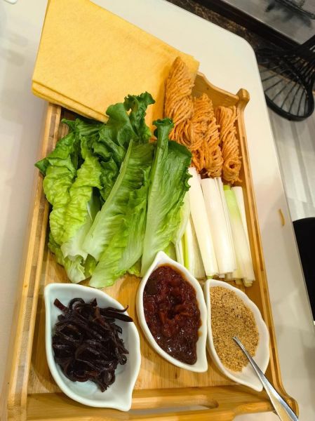 山东煎饼卷大葱怎么做_山东煎饼卷大葱正宗做法-第1张图片-山城妙识 山东煎饼卷大葱怎么做_山东煎饼卷大葱正宗做法-第1张图片-山城妙识