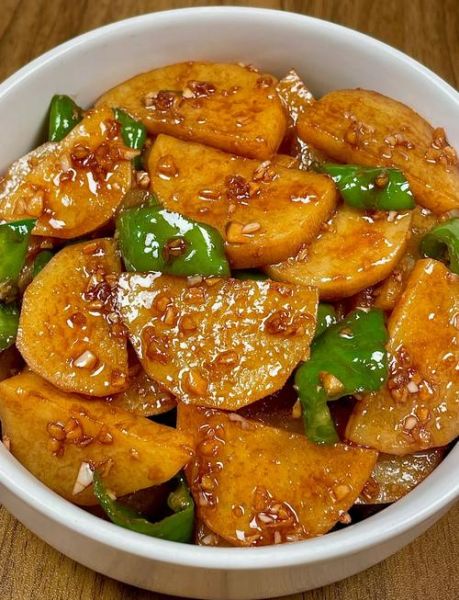 青椒炒土豆片怎么做_青椒炒土豆片用焯水吗-第3张图片-山城妙识 青椒炒土豆片怎么做_青椒炒土豆片用焯水吗-第3张图片-山城妙识