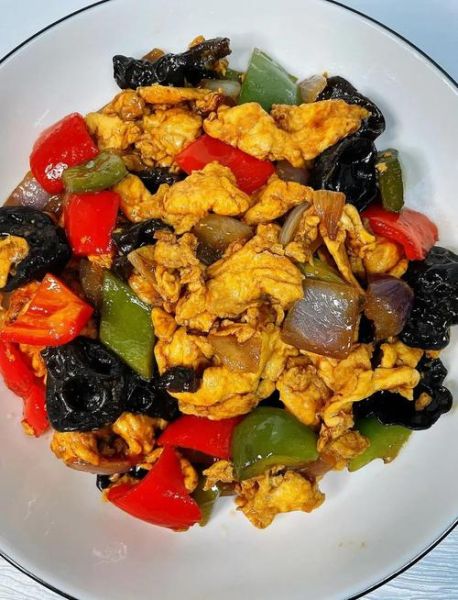 洋葱炒鸡蛋木耳怎么做_木耳炒鸡蛋要不要焯水-第3张图片-山城妙识