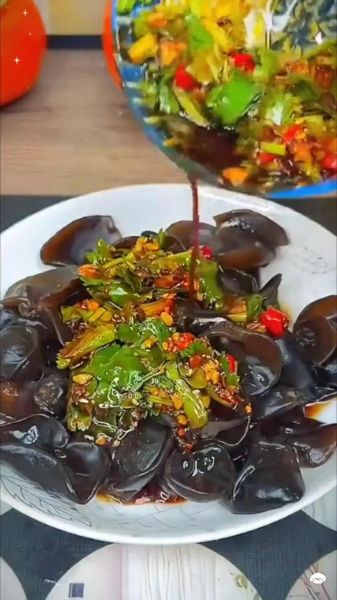 凉拌黑木耳怎么做_凉拌黑木耳需要焯水吗-第2张图片-山城妙识 凉拌黑木耳怎么做_凉拌黑木耳需要焯水吗-第2张图片-山城妙识