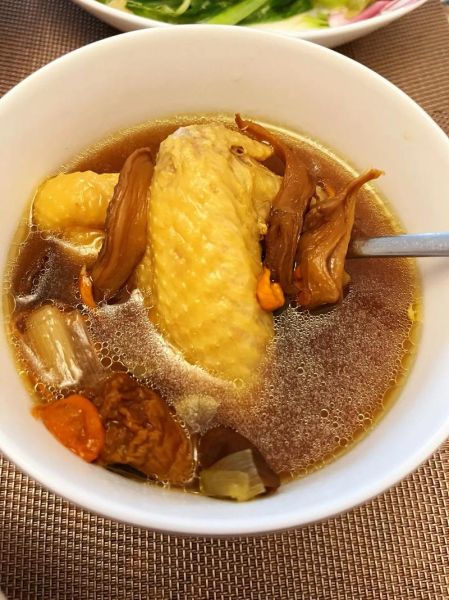 清炖老母鸡汤怎么炖好吃_老母鸡炖汤不腥的秘诀-第3张图片-山城妙识 清炖老母鸡汤怎么炖好吃_老母鸡炖汤不腥的秘诀-第3张图片-山城妙识