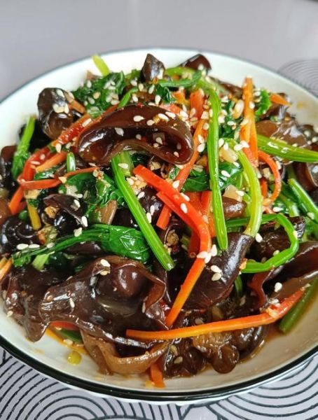 凉拌木耳菜的做法_木耳菜焯水几分钟-第1张图片-山城妙识