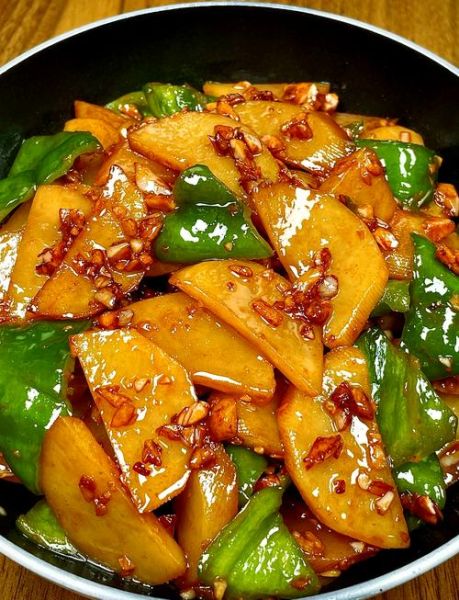 炒土豆片放什么调料_家常土豆片怎么调味-第1张图片-山城妙识 炒土豆片放什么调料_家常土豆片怎么调味-第1张图片-山城妙识