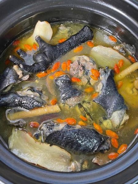 乌鸡炖什么滋阴降火_乌鸡搭配哪些食材不上火-第1张图片-山城妙识