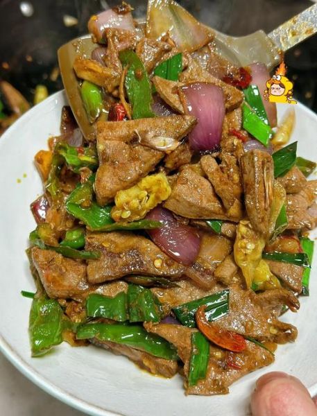 炒猪肝怎么炒才嫩_猪肝焯水还是不焯水-第1张图片-山城妙识 炒猪肝怎么炒才嫩_猪肝焯水还是不焯水-第1张图片-山城妙识