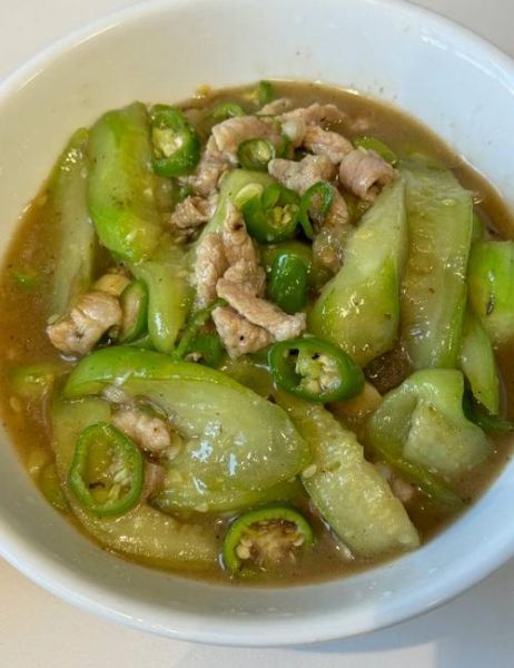 丝瓜炒肉怎么炒才嫩_第一名厨丝瓜炒肉做法-第1张图片-山城妙识