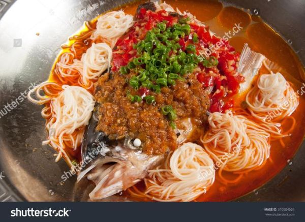 how_to_cook_steamed_fish_head_with_diced_hot_red_peppers-第1张图片-山城妙识 how_to_cook_steamed_fish_head_with_diced_hot_red_peppers-第1张图片-山城妙识