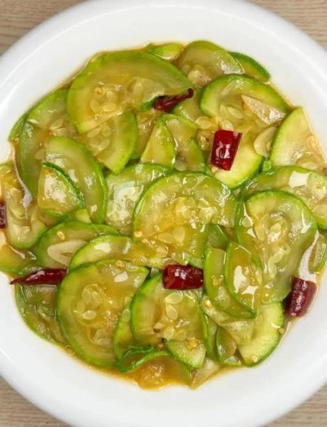 清炒西葫芦怎么炒好吃_清炒西葫芦需要焯水吗-第1张图片-山城妙识 清炒西葫芦怎么炒好吃_清炒西葫芦需要焯水吗-第1张图片-山城妙识