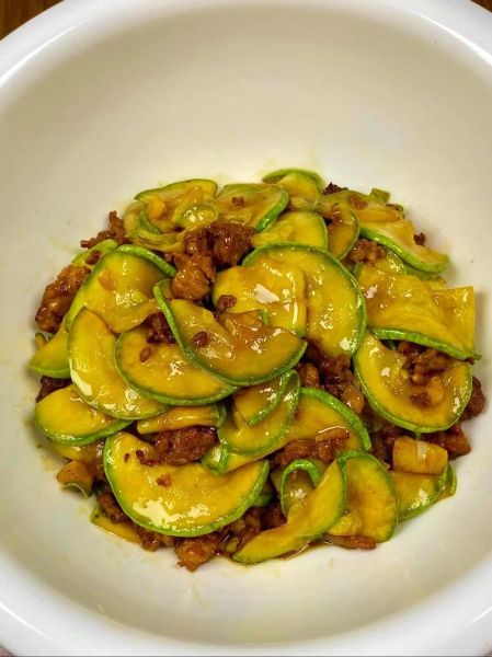 炒西葫芦怎么炒才脆嫩_炒西葫芦要不要焯水-第1张图片-山城妙识 炒西葫芦怎么炒才脆嫩_炒西葫芦要不要焯水-第1张图片-山城妙识