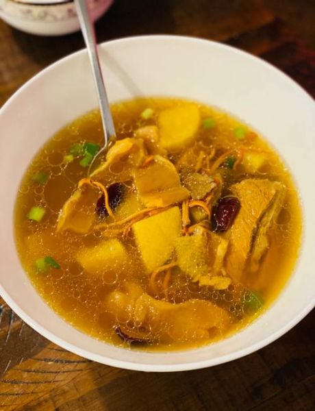 花胶排骨汤的功效与作用_花胶排骨汤适合什么人喝-第1张图片-山城妙识 花胶排骨汤的功效与作用_花胶排骨汤适合什么人喝-第1张图片-山城妙识