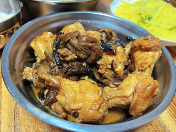 家常蘑菇炖鸡肉怎么做_蘑菇炖鸡肉简单方法-第2张图片-山城妙识 家常蘑菇炖鸡肉怎么做_蘑菇炖鸡肉简单方法-第2张图片-山城妙识