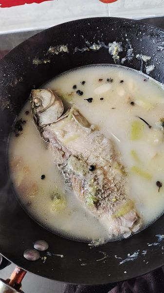 清炖鲫鱼汤怎么做不腥_鲫鱼汤去腥技巧-第3张图片-山城妙识 清炖鲫鱼汤怎么做不腥_鲫鱼汤去腥技巧-第3张图片-山城妙识