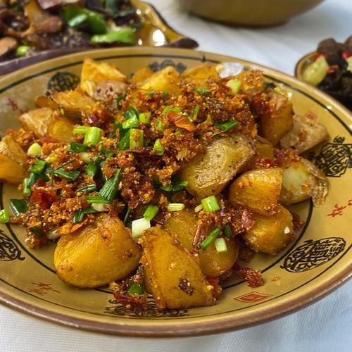 土豆烧肥肠怎么做_川菜正宗做法-第1张图片-山城妙识