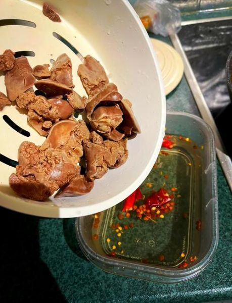 爆炒鸡肝怎么做好吃_鸡肝去腥嫩滑的秘诀-第2张图片-山城妙识 爆炒鸡肝怎么做好吃_鸡肝去腥嫩滑的秘诀-第2张图片-山城妙识