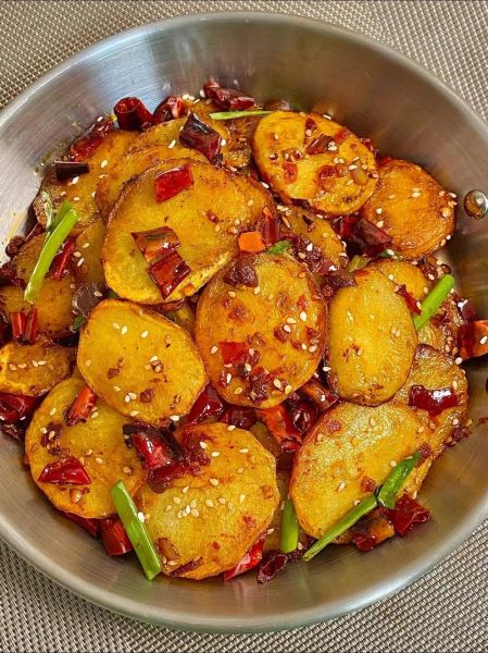 干锅土豆片怎么做_干锅土豆片需要焯水吗-第1张图片-山城妙识 干锅土豆片怎么做_干锅土豆片需要焯水吗-第1张图片-山城妙识