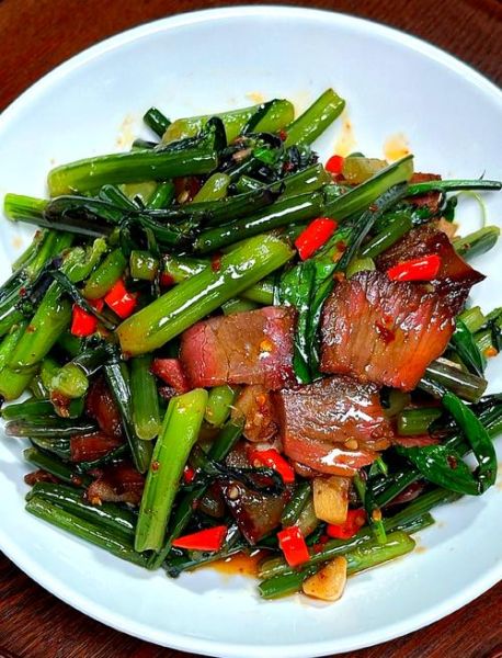 红菜苔怎么炒才好吃_红菜苔炒腊肉做法-第1张图片-山城妙识 红菜苔怎么炒才好吃_红菜苔炒腊肉做法-第1张图片-山城妙识